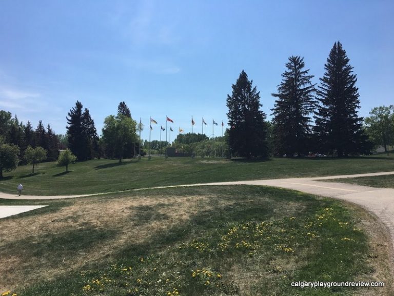 Confederation Park Calgary, Alberta - calgaryplaygroundreview.com