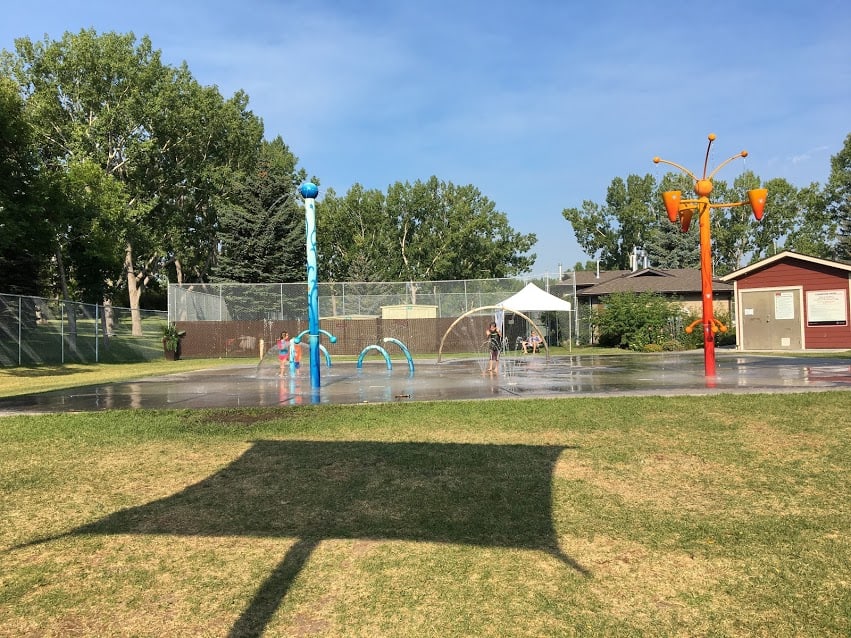 West Confederation (Canmore Park) Spray Park - calgaryplaygroundreview.com