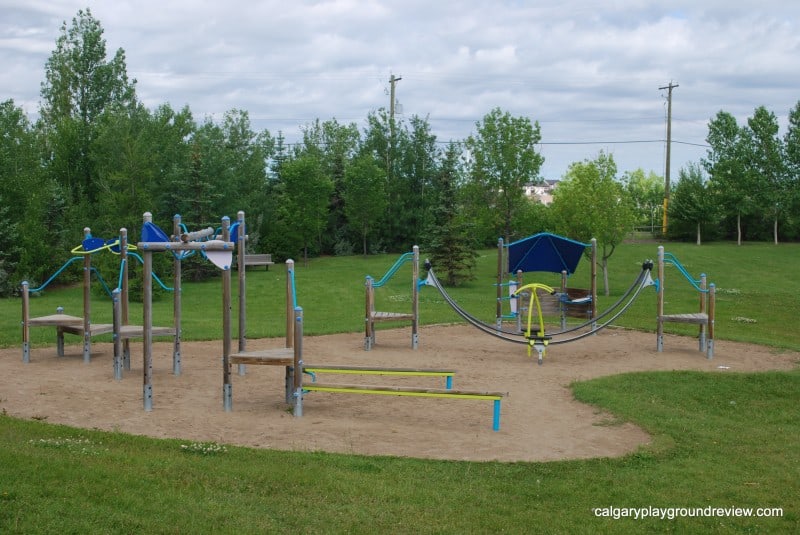 Elliston Park Playgrounds - calgaryplaygroundreview.com