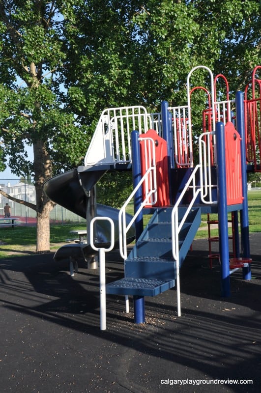 Simons Valley School Playground - calgaryplaygroundreview.com