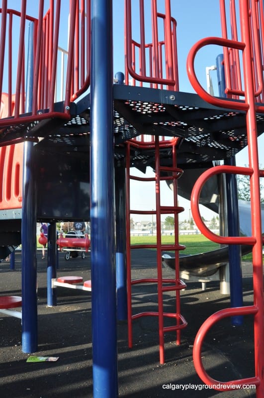Simons Valley School Playground - calgaryplaygroundreview.com