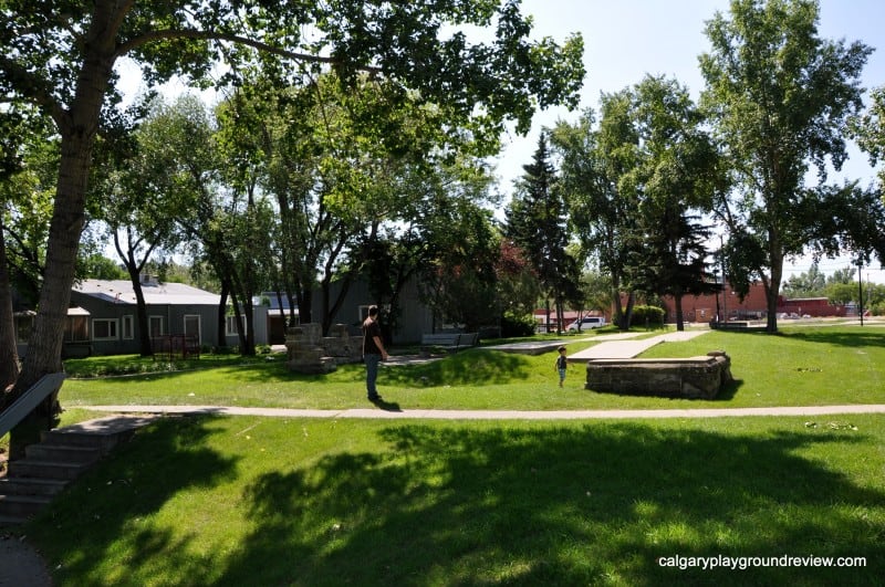 Rundle Ruins Park - calgaryplaygroundreview.com