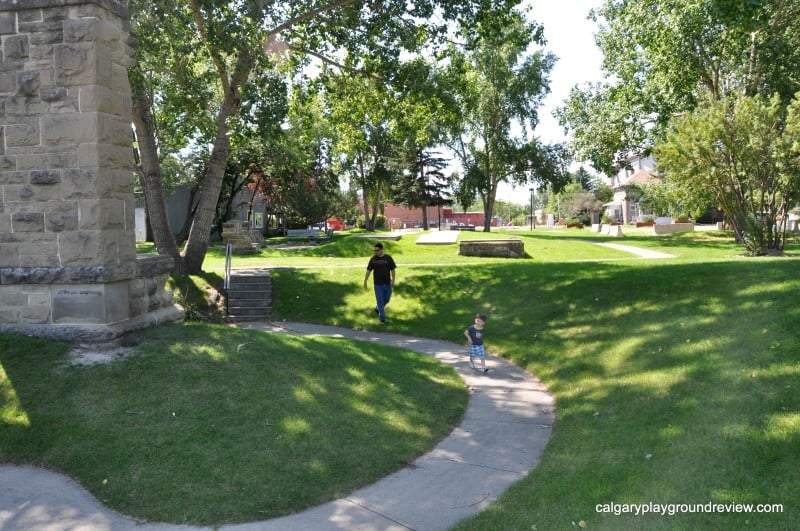 Rundle Ruins Park - calgaryplaygroundreview.com