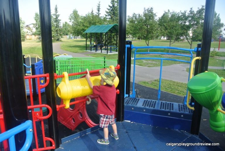 Applestone Park Playground - calgaryplaygroundreview.com