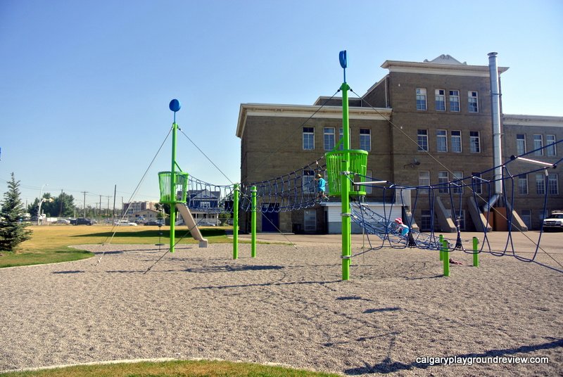Colonel Walker School Playground - calgaryplaygroundreview.com