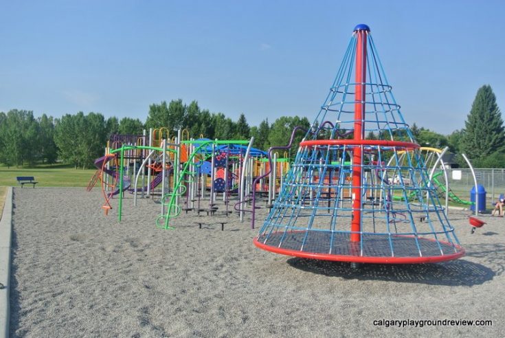 Collingwood School Playground - calgaryplaygroundreview.com