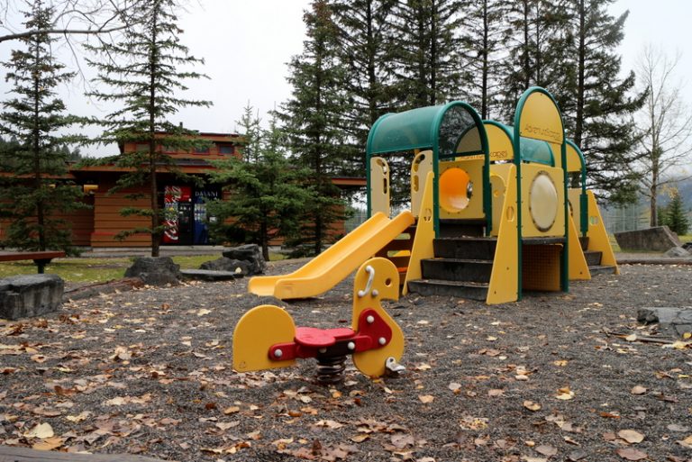 Banff Recreation Grounds Playground - calgaryplaygroundreview.com