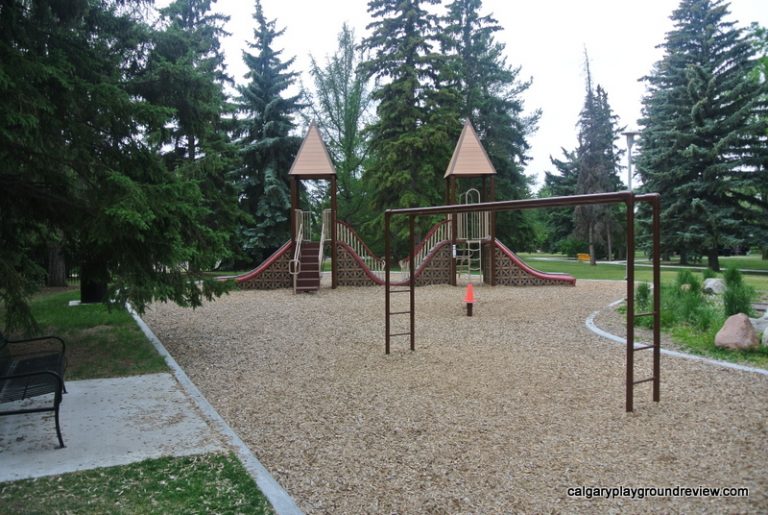 Borden Park Playground - Edmonton - calgaryplaygroundreview.com
