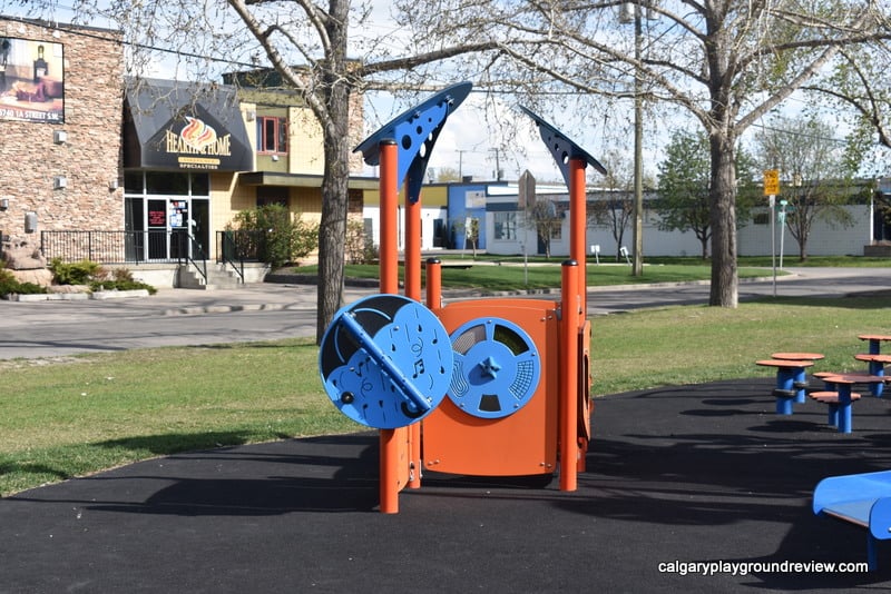 Manchester Insect Playground - calgaryplaygroundreview.com