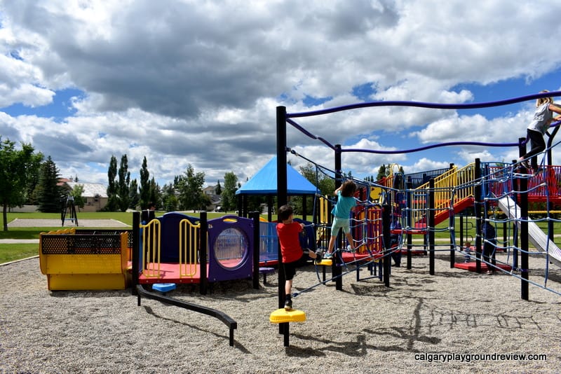 Evergreen Estates Playground - calgaryplaygroundreview.com