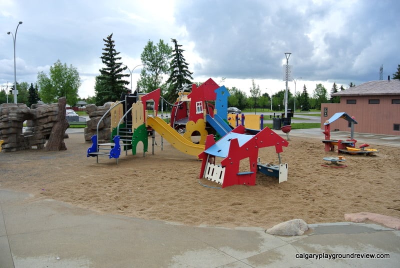 Castle Downs Playground - Edmonton, AB - calgaryplaygroundreview.com