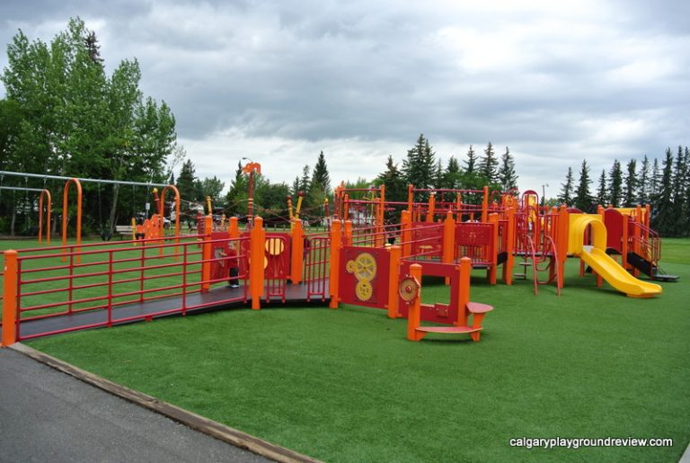 Avondale Park Playground, Grande Prairie, AB - calgaryplaygroundreview.com