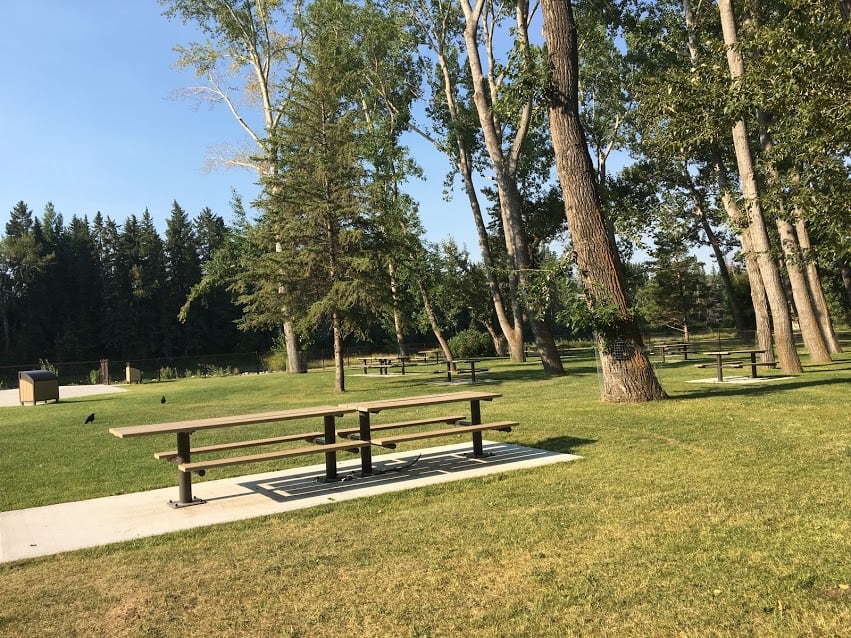 Bowness Park Wading Pool - calgaryplaygroundreview.com