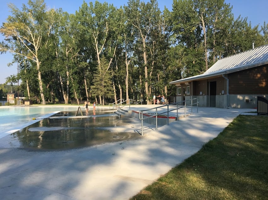 Bowness Park Wading Pool - calgaryplaygroundreview.com