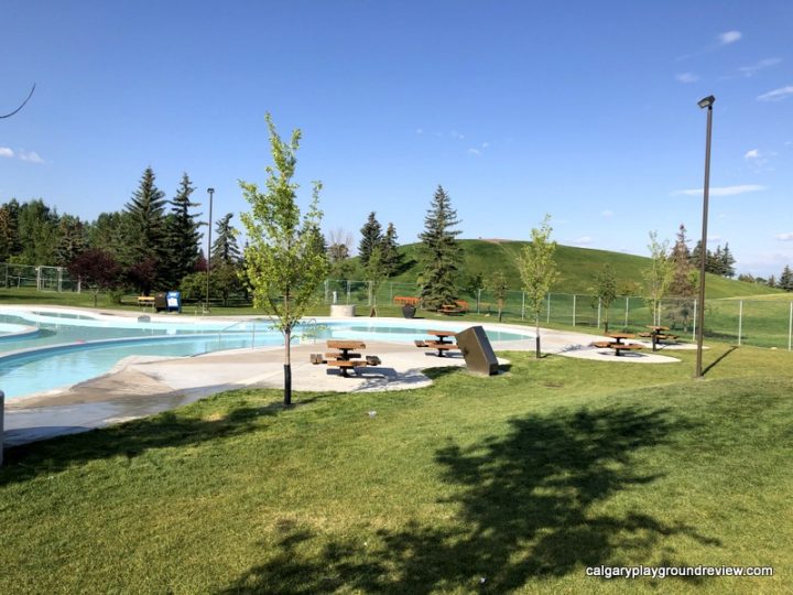 Prairie Winds spray park and wading pool - calgaryplaygroundreview.com