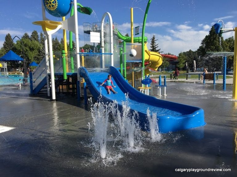 Henderson Outdoor Pool - Lethbridge - calgaryplaygroundreview.com