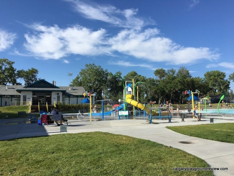 Henderson Outdoor Pool - Lethbridge - calgaryplaygroundreview.com