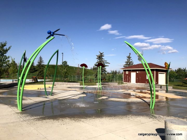 Prairie Winds spray park and wading pool - calgaryplaygroundreview.com