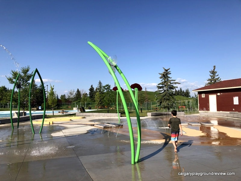 Prairie Winds spray park and wading pool - calgaryplaygroundreview.com