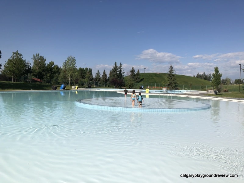 Prairie Winds spray park and wading pool - calgaryplaygroundreview.com