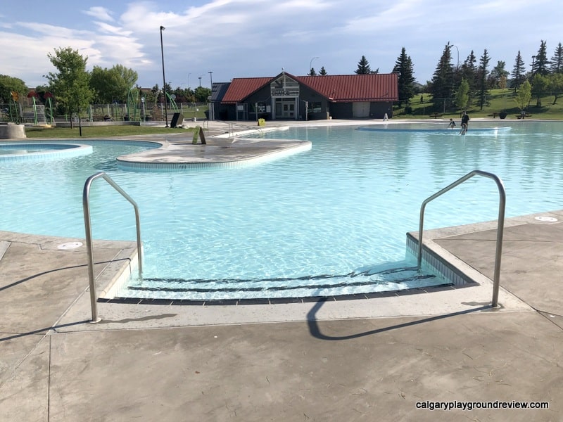 Prairie Winds spray park and wading pool - calgaryplaygroundreview.com