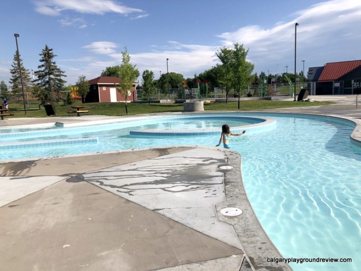 Prairie Winds spray park and wading pool - calgaryplaygroundreview.com