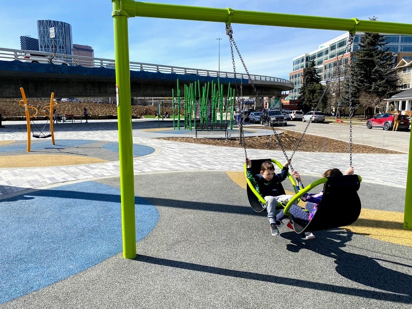 Tandem Swings - Expression Swings in Calgary - calgaryplaygroundreview.com