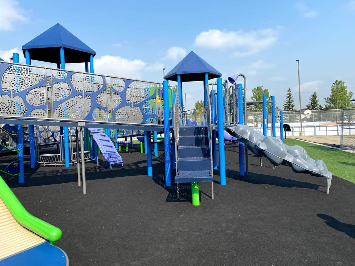 Hidden Hut Playground - calgaryplaygroundreview.com