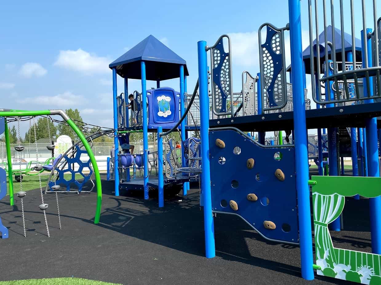 Hidden Hut Playground - calgaryplaygroundreview.com