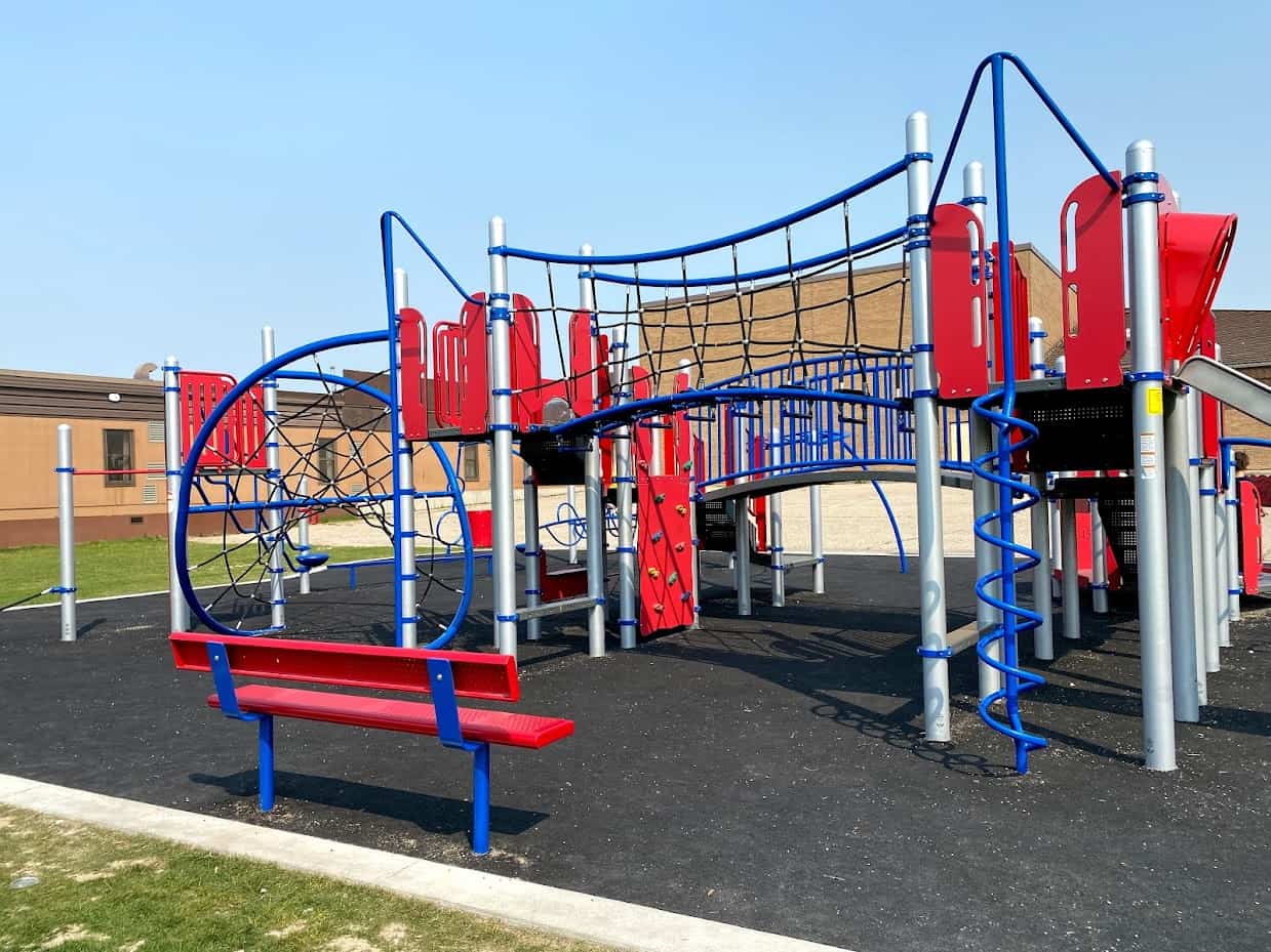 Escuela St. John Paul II School Playground - calgaryplaygroundreview.com