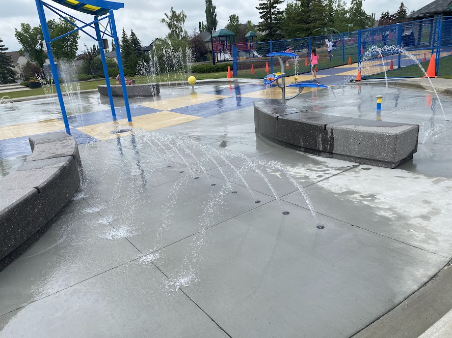 Somerset Spray Park - calgaryplaygroundreview.com